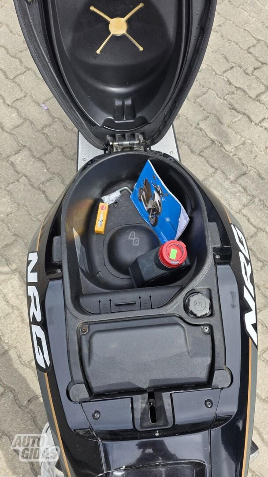 Black Piaggio NRG 2013 in Palanga, with an engine capacity of 0.05 L and mileage of 15 thousand km for 1450 €, photo 10 on AUTOMOTO.COM.LV