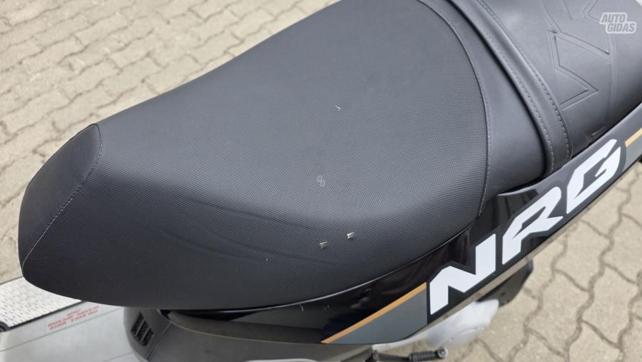 Black Piaggio NRG 2013 in Palanga, with an engine capacity of 0.05 L and mileage of 15 thousand km for 1450 €, photo 13 on AUTOMOTO.COM.LV