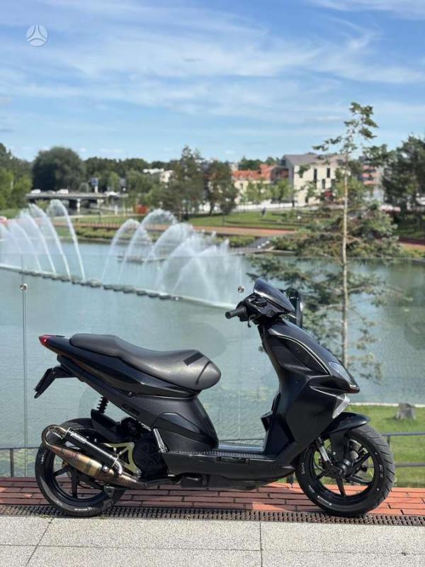 Black Piaggio NRG 2014 in Panevezys, with an engine capacity of 49.00 L and mileage of 2 thousand km for 1500 €, photo 2 on AUTOMOTO.COM.LV
