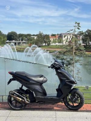 Black Piaggio NRG 2014 in Panevezys, with an engine capacity of 49.00 L and mileage of 2 thousand km for 1500 €, photo 3 on AUTOMOTO.COM.LV