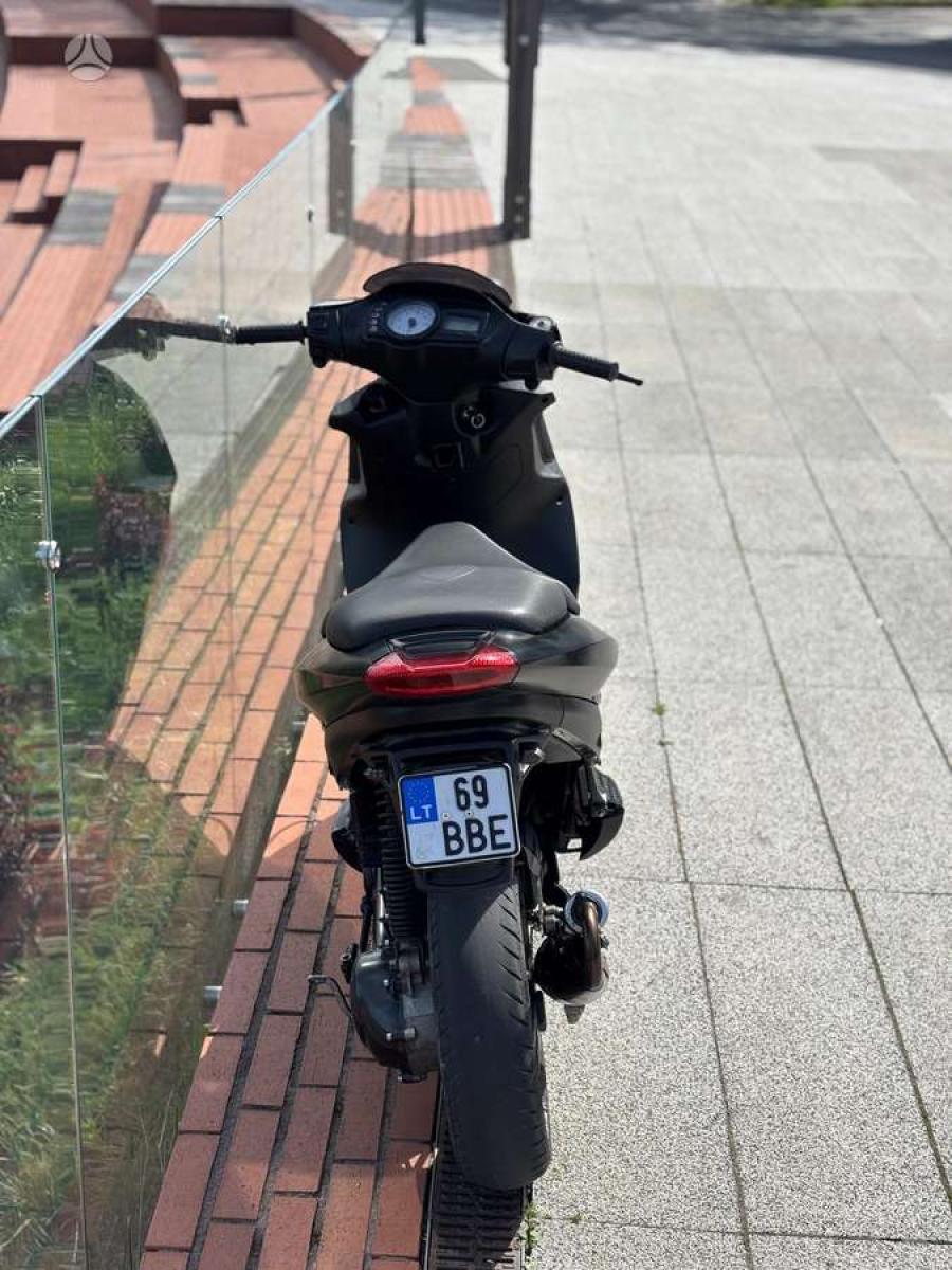 Black Piaggio NRG 2014 in Panevezys, with an engine capacity of 49.00 L and mileage of 2 thousand km for 1500 €, photo 7 on AUTOMOTO.COM.LV