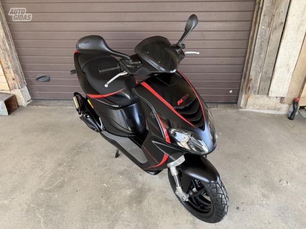 Melns Piaggio NRG 2015 Kauņa, ar dzinēja tilpumu 0.05 L un nobraukumu 16 tūkst. km par 1650 €, foto 1 vietnē AUTOMOTO.COM.LV