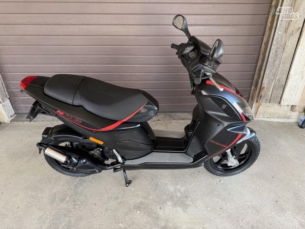 Melns Piaggio NRG 2015 Kauņa, ar dzinēja tilpumu 0.05 L un nobraukumu 16 tūkst. km par 1650 €, foto 2 vietnē AUTOMOTO.COM.LV