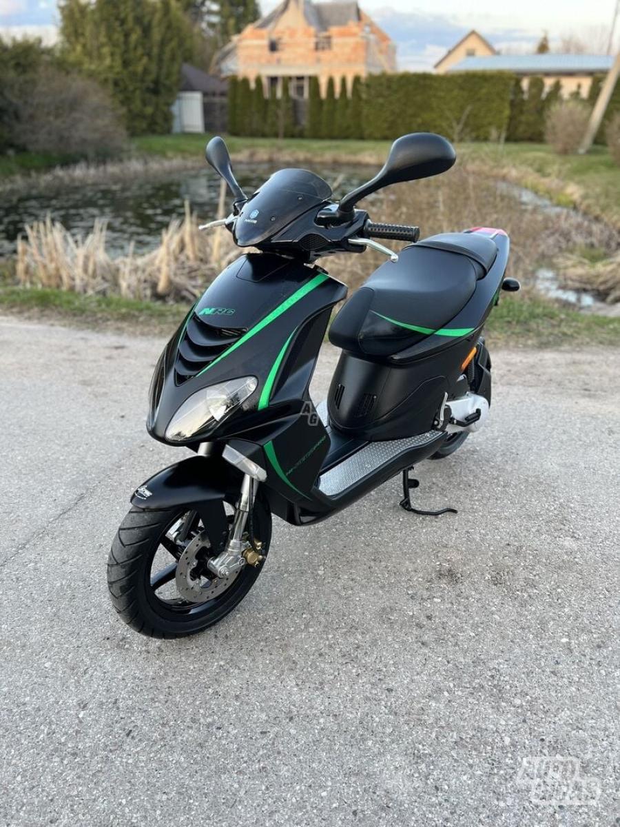 Black Piaggio NRG 2015 in Prienai, with an engine capacity of 0.05 L and mileage of 13 thousand km for 1750 €, photo 3 on AUTOMOTO.COM.LV
