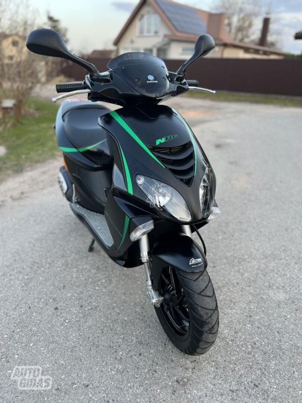 Black Piaggio NRG 2015 in Prienai, with an engine capacity of 0.05 L and mileage of 13 thousand km for 1750 €, photo 4 on AUTOMOTO.COM.LV