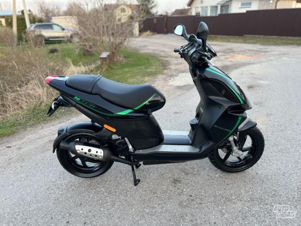 Black Piaggio NRG 2015 in Prienai, with an engine capacity of 0.05 L and mileage of 13 thousand km for 1750 €, photo 5 on AUTOMOTO.COM.LV