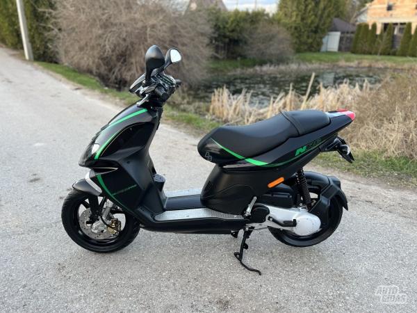 Black Piaggio NRG 2015 in Prienai, with an engine capacity of 0.05 L and mileage of 13 thousand km for 1750 €, photo 6 on AUTOMOTO.COM.LV
