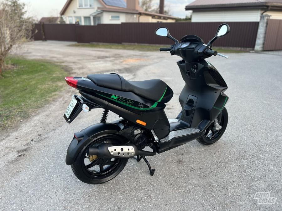 Black Piaggio NRG 2015 in Prienai, with an engine capacity of 0.05 L and mileage of 13 thousand km for 1750 €, photo 8 on AUTOMOTO.COM.LV