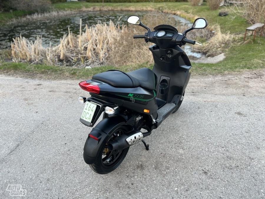 Black Piaggio NRG 2015 in Prienai, with an engine capacity of 0.05 L and mileage of 13 thousand km for 1750 €, photo 9 on AUTOMOTO.COM.LV