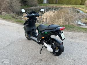 Black Piaggio NRG 2015 in Prienai, with an engine capacity of 0.05 L and mileage of 13 thousand km for 1750 €, photo 10 on AUTOMOTO.COM.LV