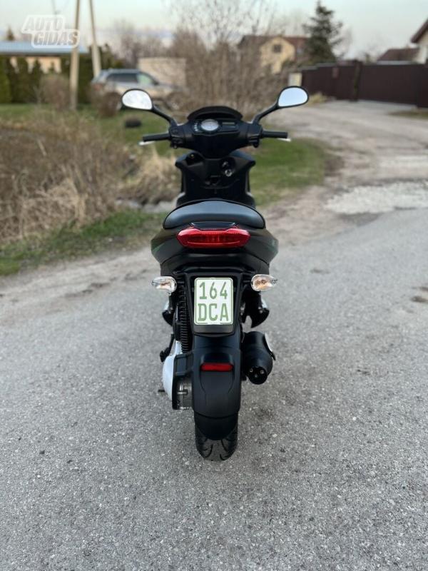 Black Piaggio NRG 2015 in Prienai, with an engine capacity of 0.05 L and mileage of 13 thousand km for 1750 €, photo 10 on AUTOMOTO.COM.LV