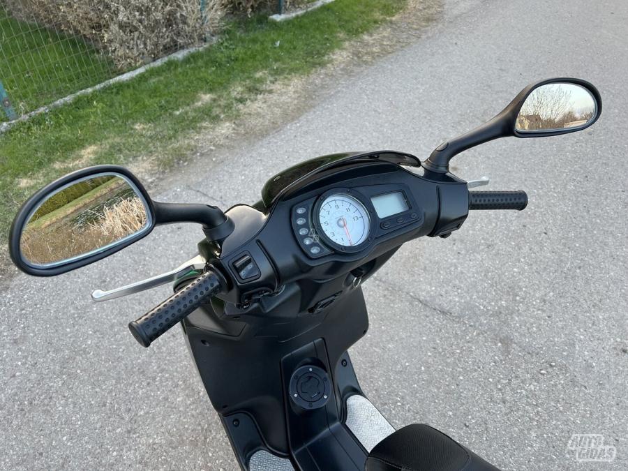 Black Piaggio NRG 2015 in Prienai, with an engine capacity of 0.05 L and mileage of 13 thousand km for 1750 €, photo 13 on AUTOMOTO.COM.LV