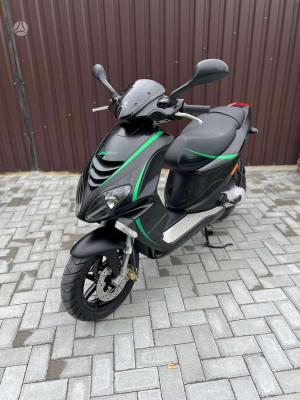 Черный Piaggio NRG 2015 в Каунас, объемом двигателя 49.00 л и пробегом 13 тыс. км за 1550 €, фото 3 на AUTOMOTO.COM.LV