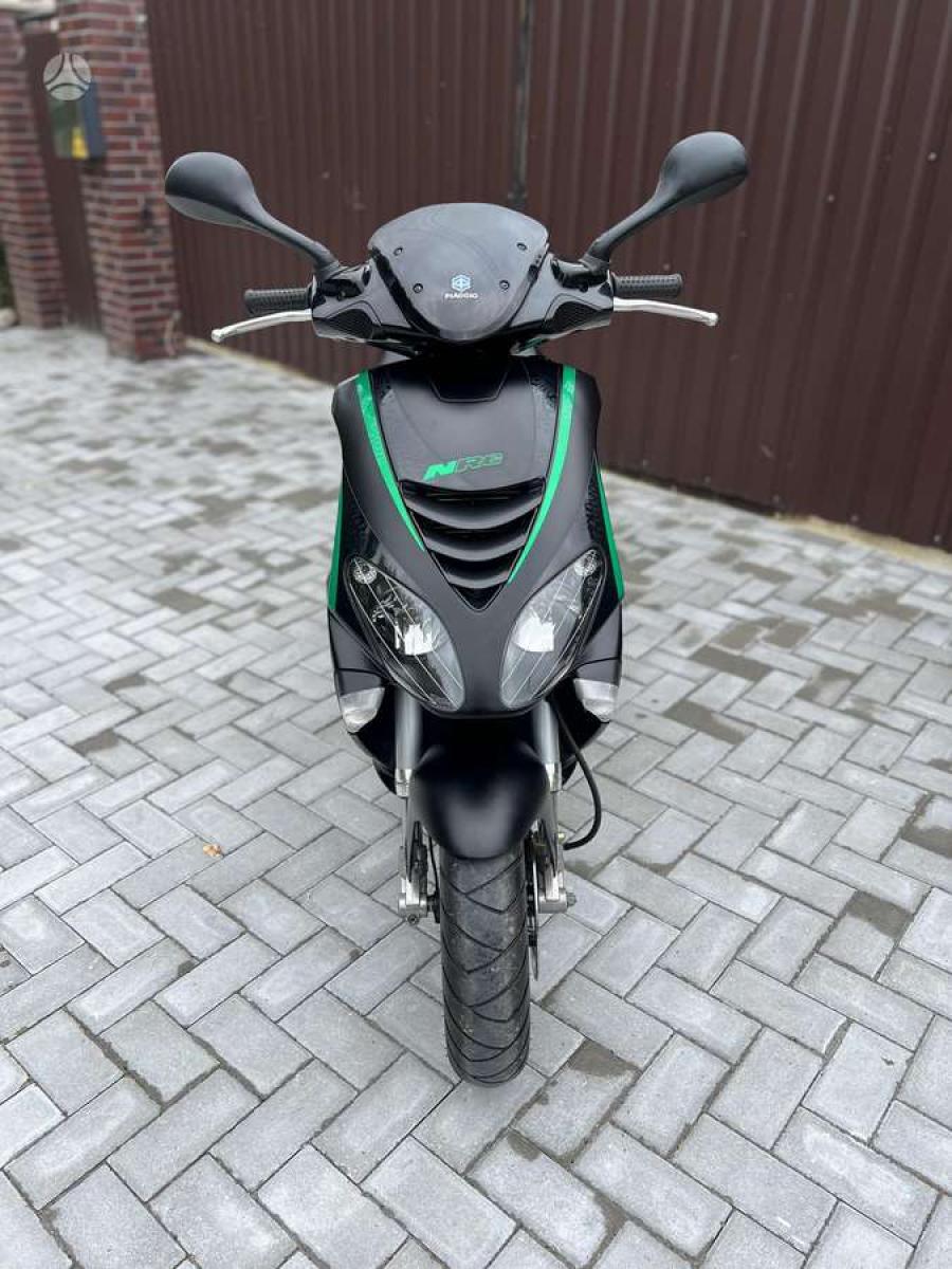 Черный Piaggio NRG 2015 в Каунас, объемом двигателя 49.00 л и пробегом 13 тыс. км за 1550 €, фото 4 на AUTOMOTO.COM.LV