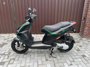 Черный Piaggio NRG 2015 в Каунас, объемом двигателя 49.00 л и пробегом 13 тыс. км за 1550 €, фото 5 на AUTOMOTO.COM.LV