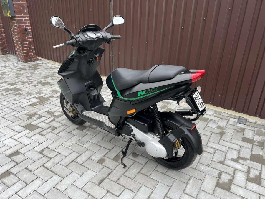 Черный Piaggio NRG 2015 в Каунас, объемом двигателя 49.00 л и пробегом 13 тыс. км за 1550 €, фото 6 на AUTOMOTO.COM.LV