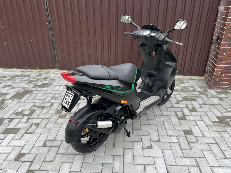 Черный Piaggio NRG 2015 в Каунас, объемом двигателя 49.00 л и пробегом 13 тыс. км за 1550 €, фото 7 на AUTOMOTO.COM.LV