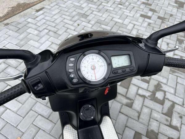 Черный Piaggio NRG 2015 в Каунас, объемом двигателя 49.00 л и пробегом 13 тыс. км за 1550 €, фото 9 на AUTOMOTO.COM.LV