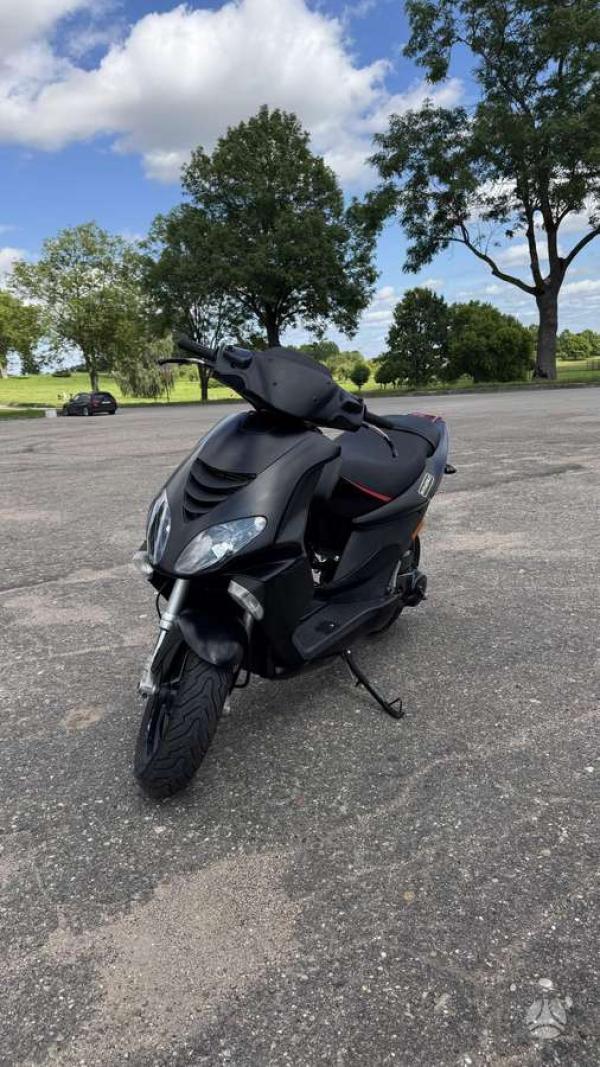 Black Piaggio NRG 2015 in Kaunas, with an engine capacity of 70.00 L and mileage of 30 thousand km for 1250 €, photo 1 on AUTOMOTO.COM.LV