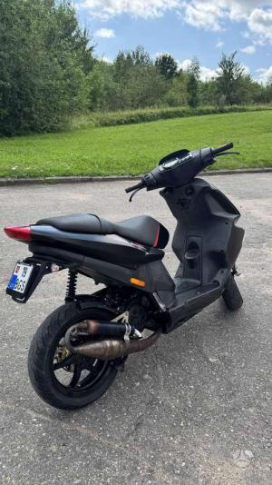 Black Piaggio NRG 2015 in Kaunas, with an engine capacity of 70.00 L and mileage of 30 thousand km for 1250 €, photo 4 on AUTOMOTO.COM.LV