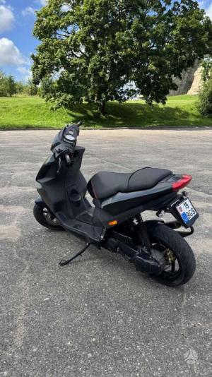 Black Piaggio NRG 2015 in Kaunas, with an engine capacity of 70.00 L and mileage of 30 thousand km for 1250 €, photo 5 on AUTOMOTO.COM.LV