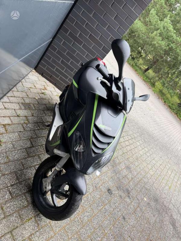 Black Piaggio NRG 2015 in Klaipeda, with an engine capacity of 49.00 L and mileage of 28 thousand km for 1550 €, photo 2 on AUTOMOTO.COM.LV