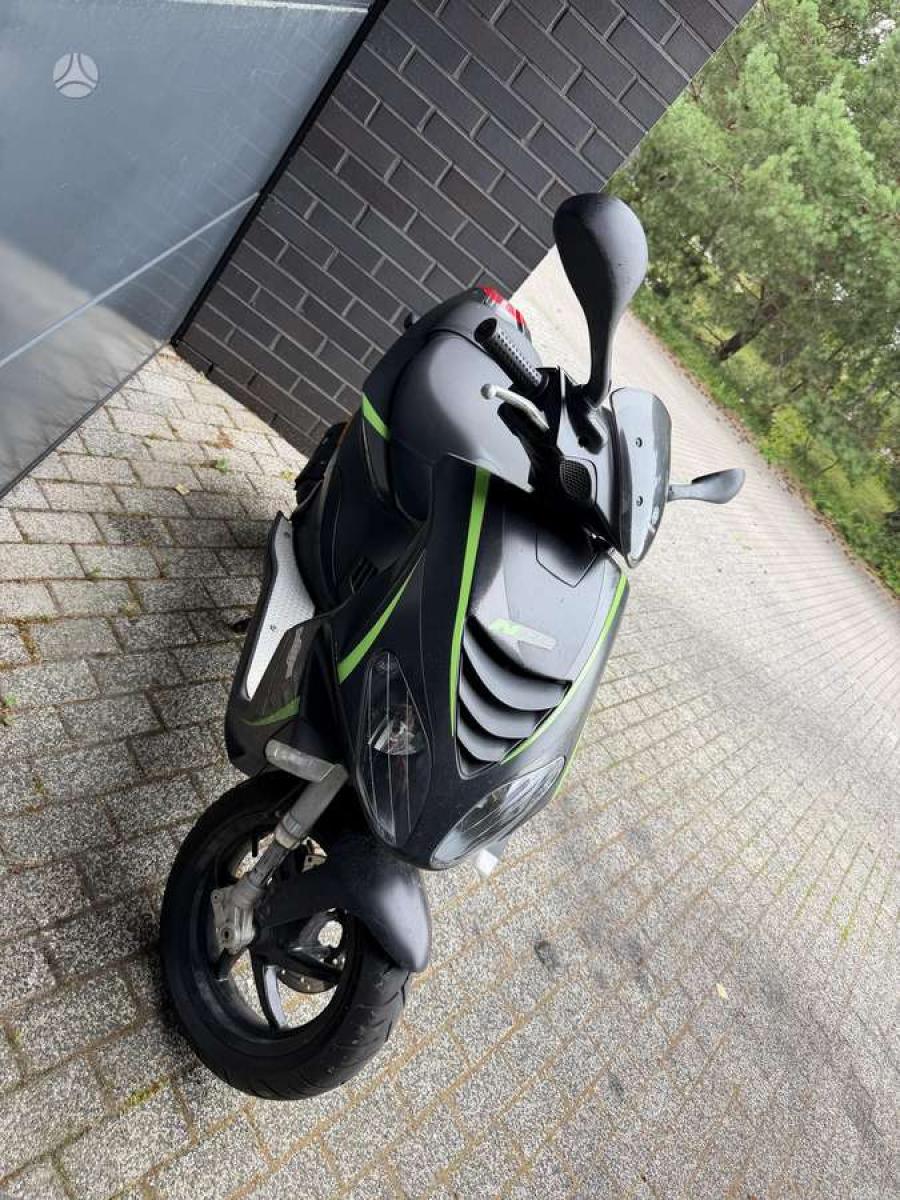 Black Piaggio NRG 2015 in Klaipeda, with an engine capacity of 49.00 L and mileage of 28 thousand km for 1550 €, photo 3 on AUTOMOTO.COM.LV