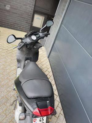 Black Piaggio NRG 2015 in Klaipeda, with an engine capacity of 49.00 L and mileage of 28 thousand km for 1550 €, photo 5 on AUTOMOTO.COM.LV
