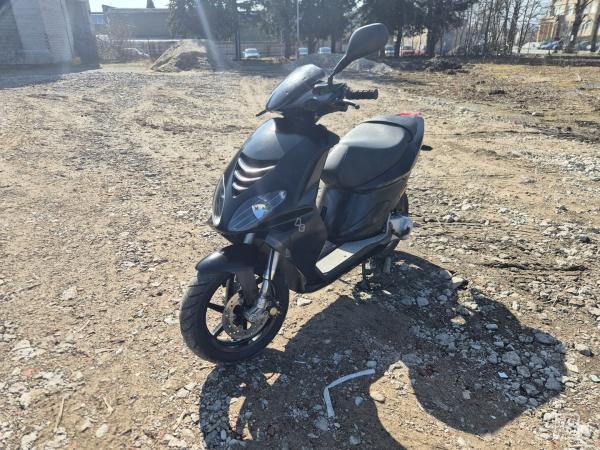 Melns Piaggio NRG 2016 Kauņa, ar dzinēja tilpumu 0.05 L un nobraukumu 10 tūkst. km par 1700 €, foto 1 vietnē AUTOMOTO.COM.LV