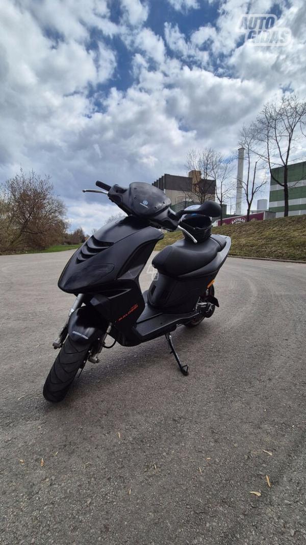 Black Piaggio NRG 2016 in Panevezys, with an engine capacity of 0.05 L and mileage of 18 thousand km for 1200 €, photo 2 on AUTOMOTO.COM.LV