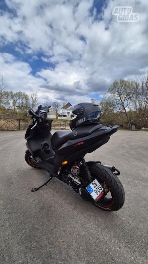 Black Piaggio NRG 2016 in Panevezys, with an engine capacity of 0.05 L and mileage of 18 thousand km for 1200 €, photo 6 on AUTOMOTO.COM.LV