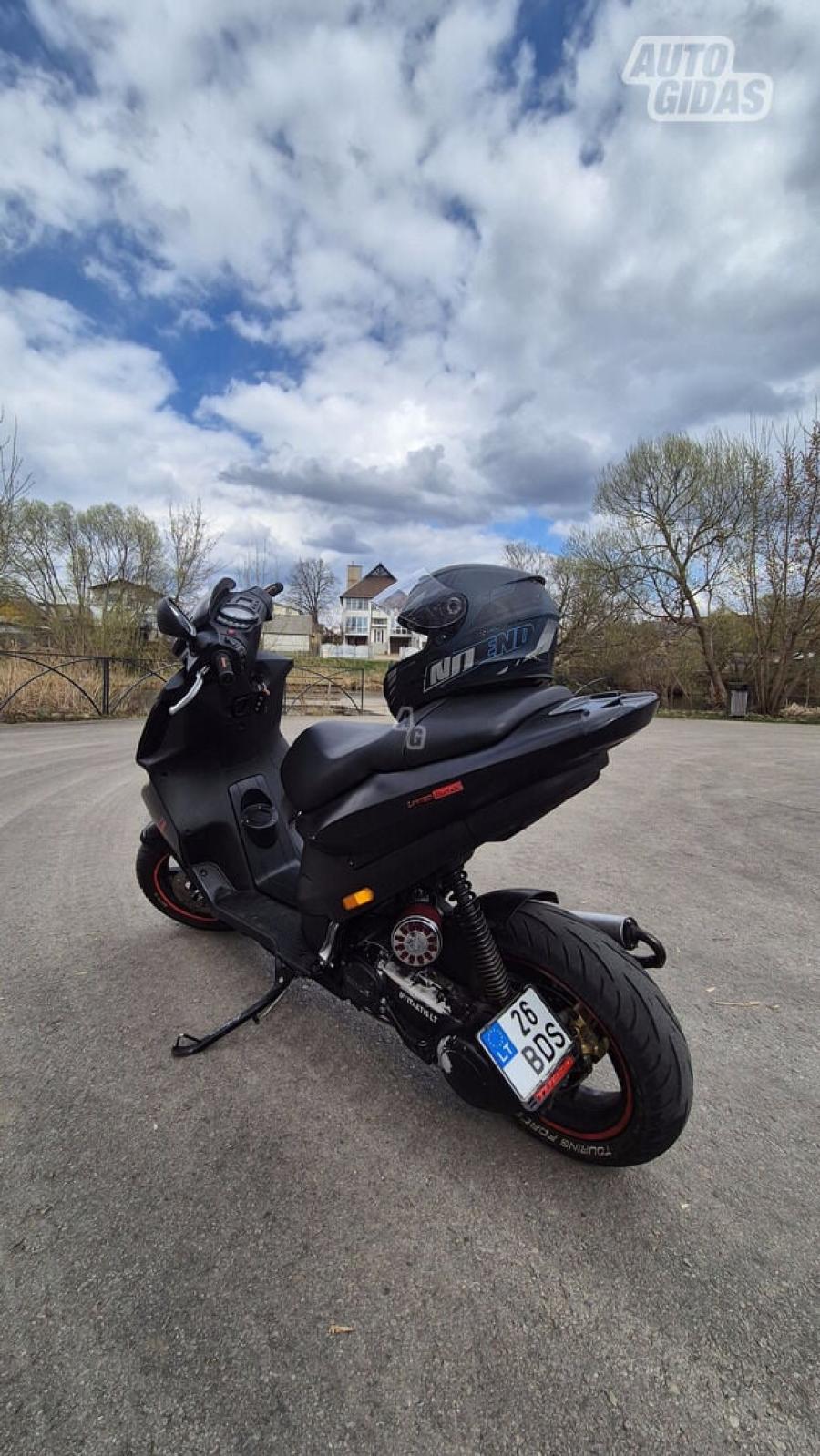 Black Piaggio NRG 2016 in Panevezys, with an engine capacity of 0.05 L and mileage of 18 thousand km for 1200 €, photo 6 on AUTOMOTO.COM.LV