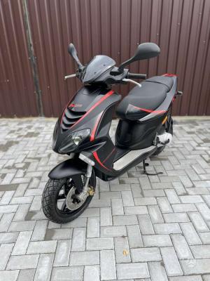Black Piaggio NRG 2017 in Kaunas, with an engine capacity of 49.00 L and mileage of 15 thousand km for 1550 €, photo 3 on AUTOMOTO.COM.LV