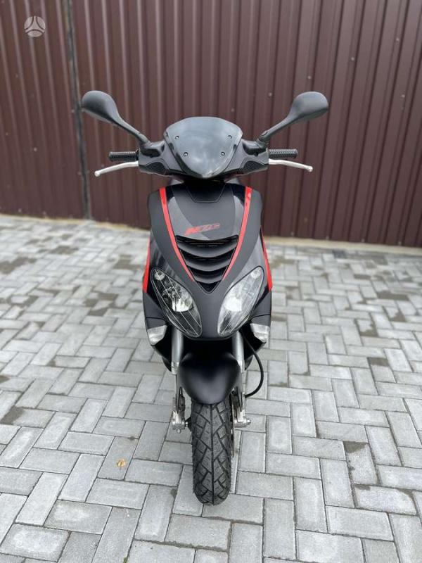 Черный Piaggio NRG 2017 в Каунас, объемом двигателя 49.00 л и пробегом 15 тыс. км за 1550 €, фото 3 на AUTOMOTO.COM.LV