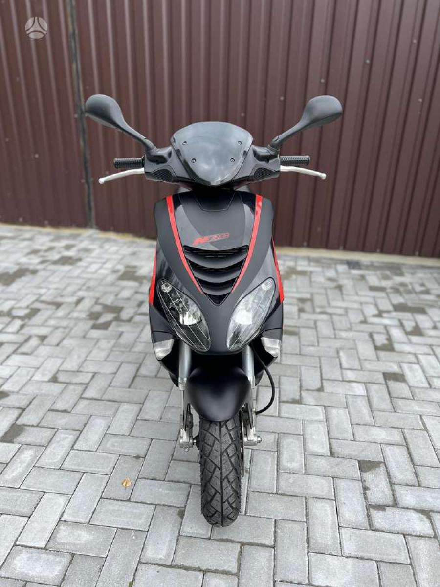 Black Piaggio NRG 2017 in Kaunas, with an engine capacity of 49.00 L and mileage of 15 thousand km for 1550 €, photo 4 on AUTOMOTO.COM.LV