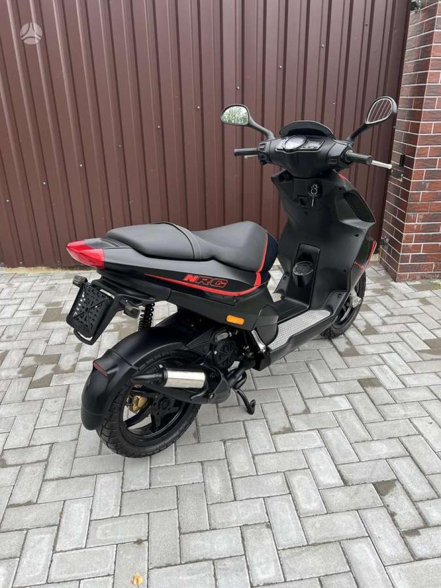Black Piaggio NRG 2017 in Kaunas, with an engine capacity of 49.00 L and mileage of 15 thousand km for 1550 €, photo 7 on AUTOMOTO.COM.LV