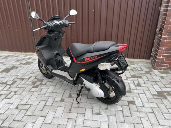 Черный Piaggio NRG 2017 в Каунас, объемом двигателя 49.00 л и пробегом 15 тыс. км за 1550 €, фото 7 на AUTOMOTO.COM.LV