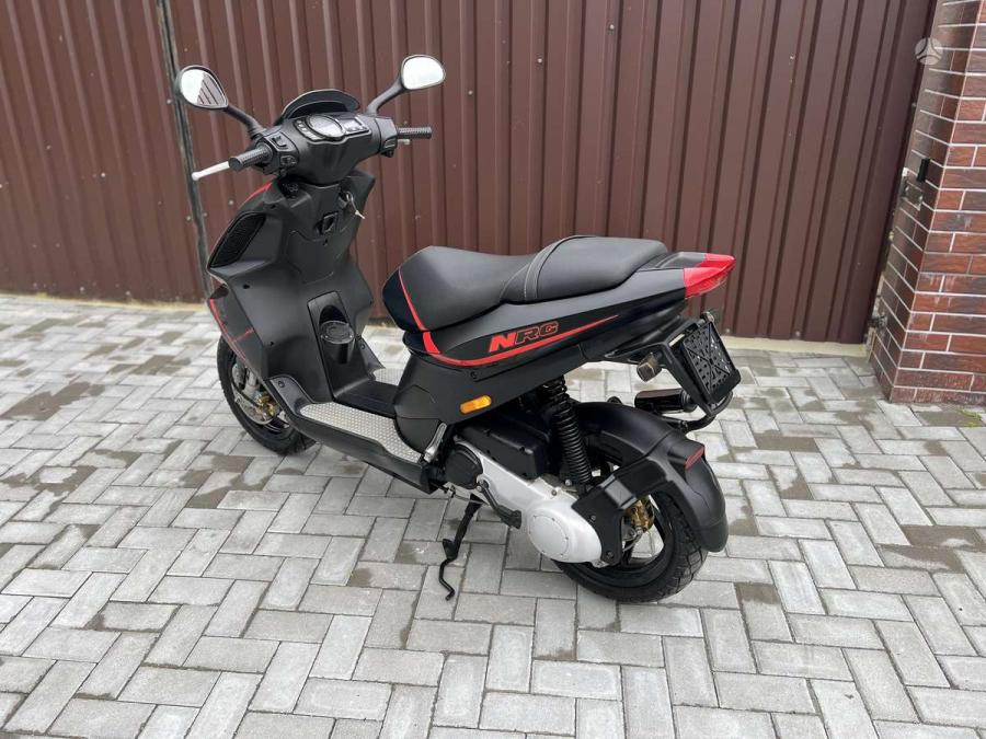 Black Piaggio NRG 2017 in Kaunas, with an engine capacity of 49.00 L and mileage of 15 thousand km for 1550 €, photo 8 on AUTOMOTO.COM.LV
