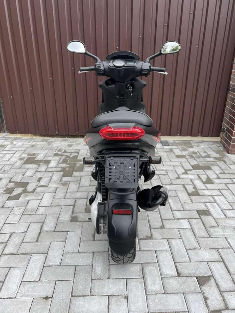 Black Piaggio NRG 2017 in Kaunas, with an engine capacity of 49.00 L and mileage of 15 thousand km for 1550 €, photo 9 on AUTOMOTO.COM.LV