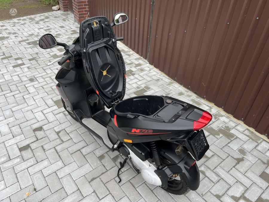 Black Piaggio NRG 2017 in Kaunas, with an engine capacity of 49.00 L and mileage of 15 thousand km for 1550 €, photo 10 on AUTOMOTO.COM.LV