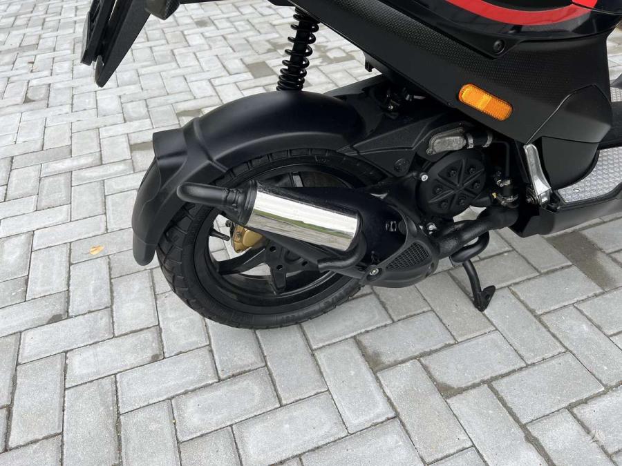 Black Piaggio NRG 2017 in Kaunas, with an engine capacity of 49.00 L and mileage of 15 thousand km for 1550 €, photo 13 on AUTOMOTO.COM.LV