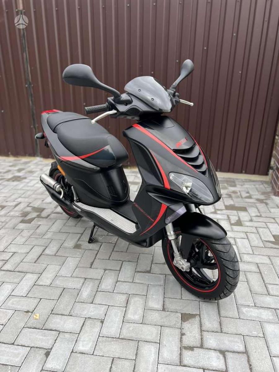 Black Piaggio NRG 2017 in Kaunas, with an engine capacity of 49.00 L and mileage of 15 thousand km for 1550 €, photo 15 on AUTOMOTO.COM.LV