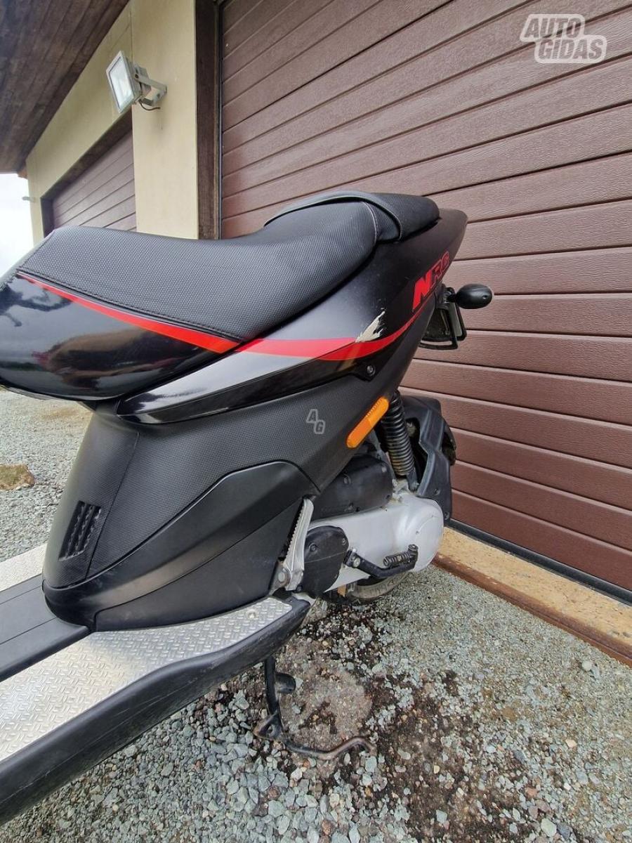 Black Piaggio NRG 2017 in Kaunas, with an engine capacity of 0.05 L and mileage of 25 thousand km for 1150 €, photo 6 on AUTOMOTO.COM.LV
