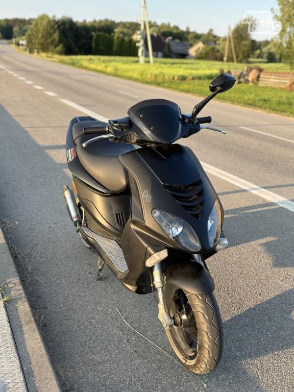 Black Piaggio NRG 2017 in Mazeikiai, with an engine capacity of 0.07 L and mileage of 0 thousand km for 1100 €, photo 2 on AUTOMOTO.COM.LV