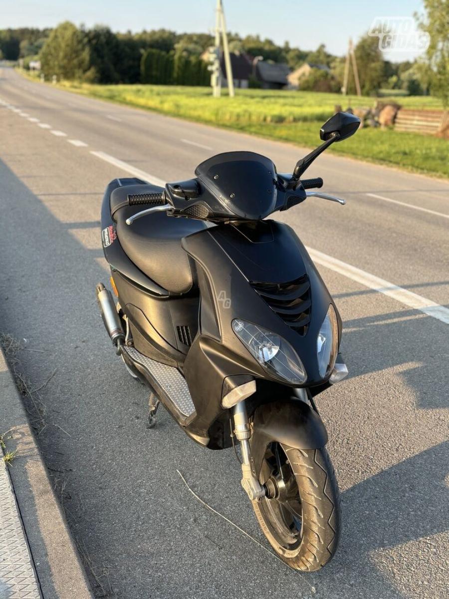 Black Piaggio NRG 2017 in Mazeikiai, with an engine capacity of 0.07 L and mileage of 0 thousand km for 1100 €, photo 3 on AUTOMOTO.COM.LV