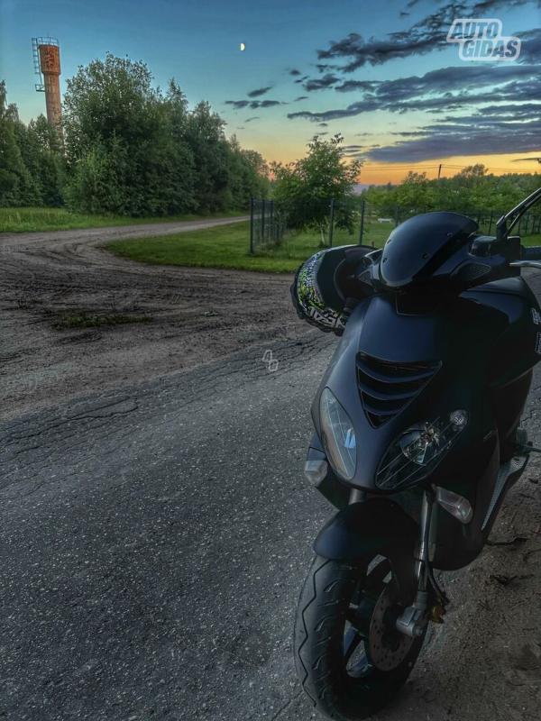 Black Piaggio NRG 2017 in Mazeikiai, with an engine capacity of 0.07 L and mileage of 0 thousand km for 1100 €, photo 3 on AUTOMOTO.COM.LV