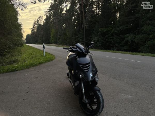 Black Piaggio NRG 2017 in Mazeikiai, with an engine capacity of 0.07 L and mileage of 0 thousand km for 1100 €, photo 5 on AUTOMOTO.COM.LV