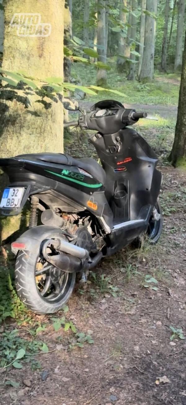 Black Piaggio NRG 2017 in Mazeikiai, with an engine capacity of 0.07 L and mileage of 0 thousand km for 1100 €, photo 8 on AUTOMOTO.COM.LV