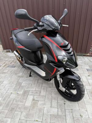 Черный Piaggio NRG 2017 в Каунас, объемом двигателя 49.00 л и пробегом 18 тыс. км за 1550 €, фото 1 на AUTOMOTO.COM.LV