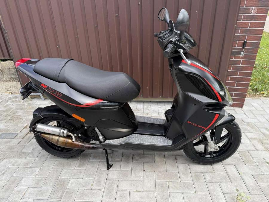 Черный Piaggio NRG 2017 в Каунас, объемом двигателя 49.00 л и пробегом 18 тыс. км за 1550 €, фото 3 на AUTOMOTO.COM.LV